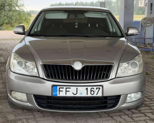 Yellow Skoda Octavia 2009 in Vilnius, with an engine capacity of 1.90 L and mileage of 450 thousand km for 1150 €, photo 3 on AUTOMOTO.COM.LV