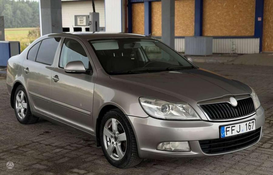 Yellow Skoda Octavia 2009 in Vilnius, with an engine capacity of 1.90 L and mileage of 450 thousand km for 1150 €, photo 4 on AUTOMOTO.COM.LV