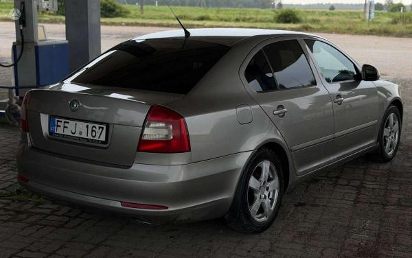 Yellow Skoda Octavia 2009 in Vilnius, with an engine capacity of 1.90 L and mileage of 450 thousand km for 1150 €, photo 5 on AUTOMOTO.COM.LV