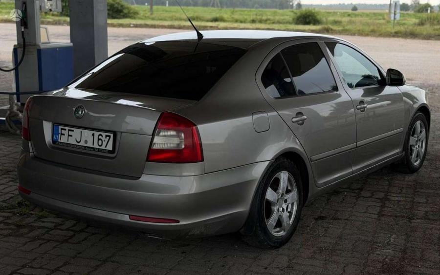 Yellow Skoda Octavia 2009 in Vilnius, with an engine capacity of 1.90 L and mileage of 450 thousand km for 1150 €, photo 5 on AUTOMOTO.COM.LV