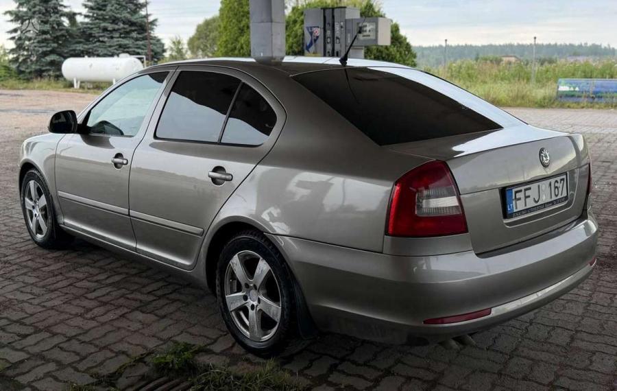Yellow Skoda Octavia 2009 in Vilnius, with an engine capacity of 1.90 L and mileage of 450 thousand km for 1150 €, photo 6 on AUTOMOTO.COM.LV