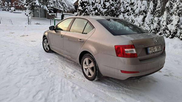 Dzeltens Skoda Octavia 2015 Viļņa, ar dzinēja tilpumu 1.60 L un nobraukumu 192 tūkst. km par 3500 €, foto 2 vietnē AUTOMOTO.COM.LV