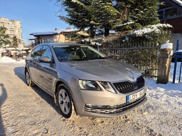 Yellow Skoda Octavia 2019 in Vilnius, with an engine capacity of 1.60 L and mileage of 124 thousand km for 10800 €, photo 1 on AUTOMOTO.COM.LV