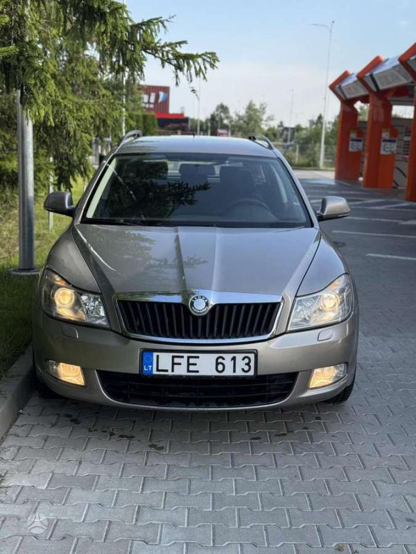 Dzeltens Skoda Octavia 2010 Viļņa, ar dzinēja tilpumu 1.39 L un nobraukumu 331 tūkst. km par 1450 €, foto 2 vietnē AUTOMOTO.COM.LV
