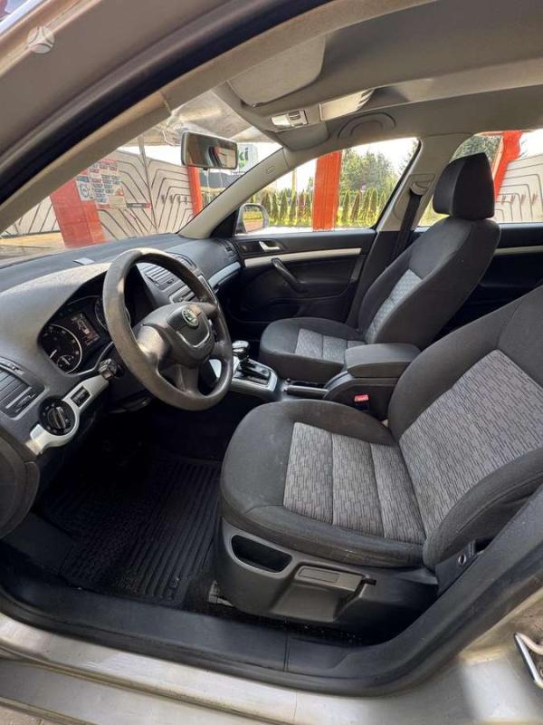 Dzeltens Skoda Octavia 2010 Viļņa, ar dzinēja tilpumu 1.39 L un nobraukumu 331 tūkst. km par 1450 €, foto 10 vietnē AUTOMOTO.COM.LV