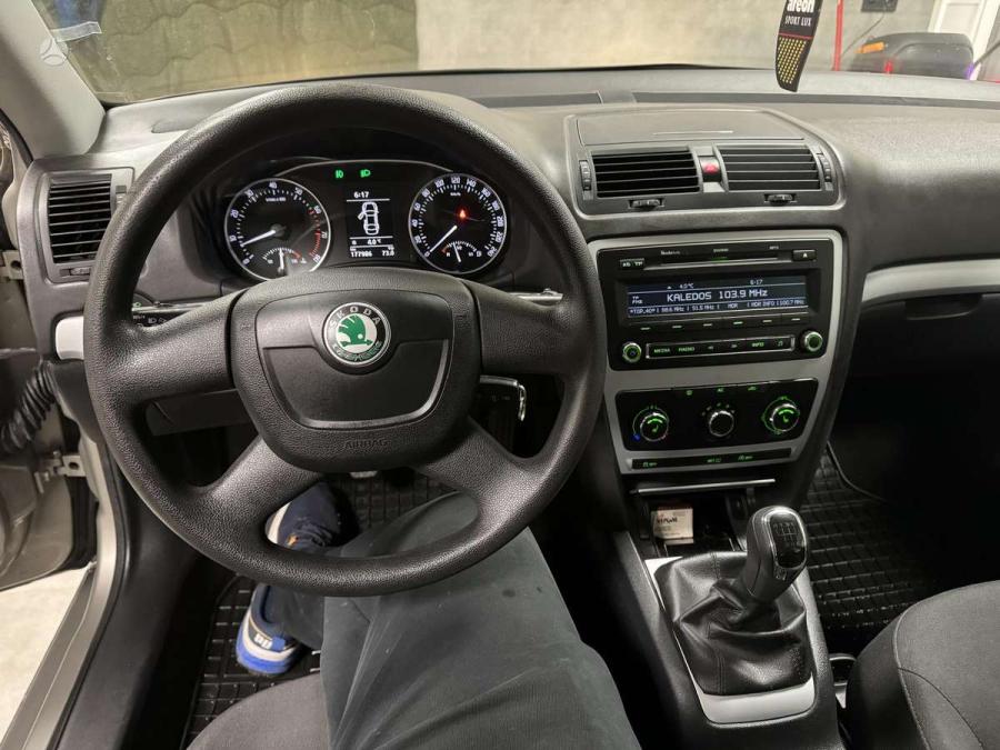 Dzeltens Skoda Octavia 2011 Šauļi, ar dzinēja tilpumu 1.40 L un nobraukumu 178 tūkst. km par 3000 €, foto 15 vietnē AUTOMOTO.COM.LV