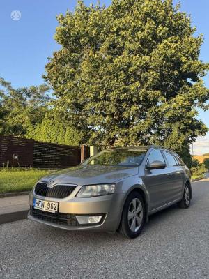 Yellow Skoda Octavia 2014 in Vilnius, with an engine capacity of 1.60 L and mileage of 197 thousand km for 6100 €, photo  on AUTOMOTO.COM.LV
