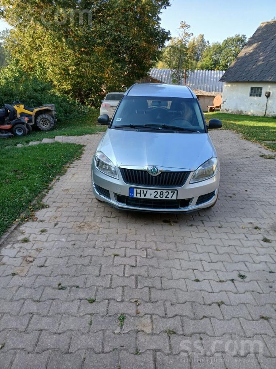 Grey Skoda Praktik 2012 in Tukums, with an engine capacity of 1.60 L and mileage of 261 thousand km for 1100 €, photo 1 on AUTOMOTO.COM.LV
