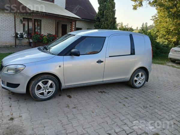 Grey Skoda Praktik 2012 in Tukums, with an engine capacity of 1.60 L and mileage of 261 thousand km for 1100 €, photo 2 on AUTOMOTO.COM.LV