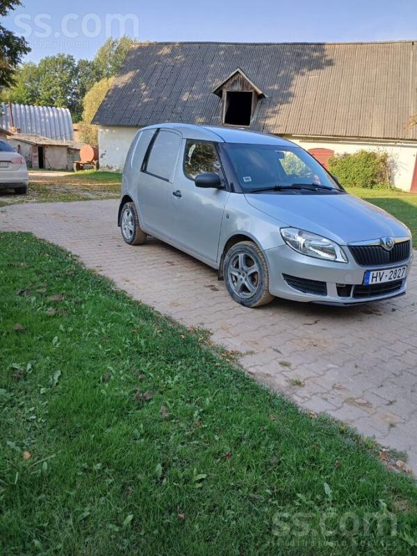 Grey Skoda Praktik 2012 in Tukums, with an engine capacity of 1.60 L and mileage of 261 thousand km for 1100 €, photo 3 on AUTOMOTO.COM.LV