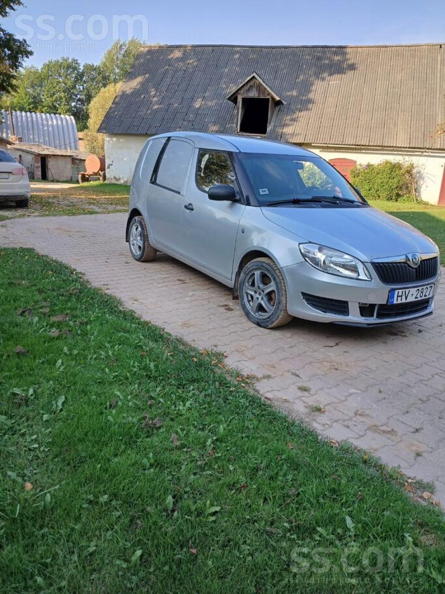 Grey Skoda Praktik 2012 in Tukums, with an engine capacity of 1.60 L and mileage of 261 thousand km for 1100 €, photo 4 on AUTOMOTO.COM.LV