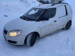 White Skoda Praktik 2007 in Rezekne, with an engine capacity of 1.40 L and mileage of 476 thousand km for 1000 €, photo 1 on AUTOMOTO.COM.LV