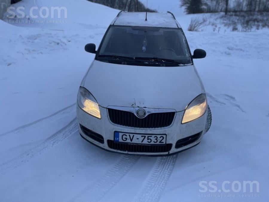 White Skoda Praktik 2007 in Rezekne, with an engine capacity of 1.40 L and mileage of 476 thousand km for 1000 €, photo 2 on AUTOMOTO.COM.LV