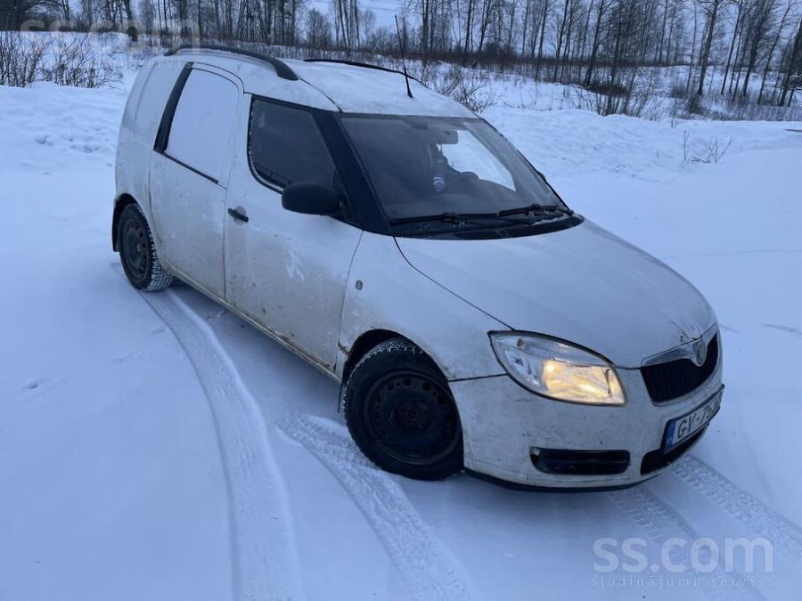 White Skoda Praktik 2007 in Rezekne, with an engine capacity of 1.40 L and mileage of 476 thousand km for 1000 €, photo 3 on AUTOMOTO.COM.LV