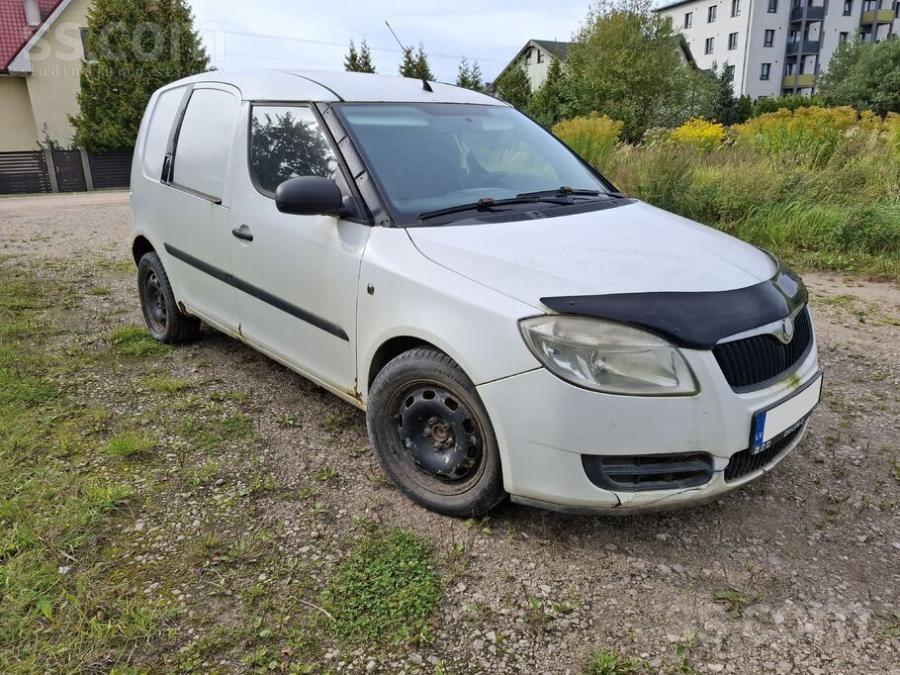White Skoda Praktik 2007 in Riga, with an engine capacity of 1.40 L and mileage of 411 thousand km for 380 €, photo 8 on AUTOMOTO.COM.LV