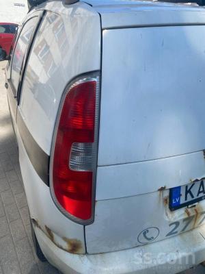 Balts Skoda Praktik 2007 Rīga, ar dzinēja tilpumu 1.40 L un nobraukumu 412 tūkst. km par 400 €, foto  vietnē AUTOMOTO.COM.LV