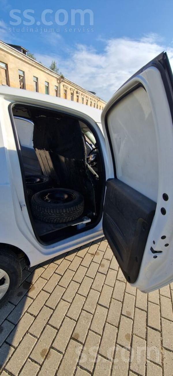 White Skoda Praktik 2010 in Daugavpils, with an engine capacity of 1.20 L and mileage of 290 thousand km for 1400 €, photo 5 on AUTOMOTO.COM.LV