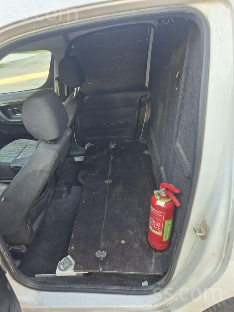 Balts Skoda Praktik 2011 Saldus, ar dzinēja tilpumu 1.20 L un nobraukumu 349 tūkst. km par 1350 €, foto 6 vietnē AUTOMOTO.COM.LV