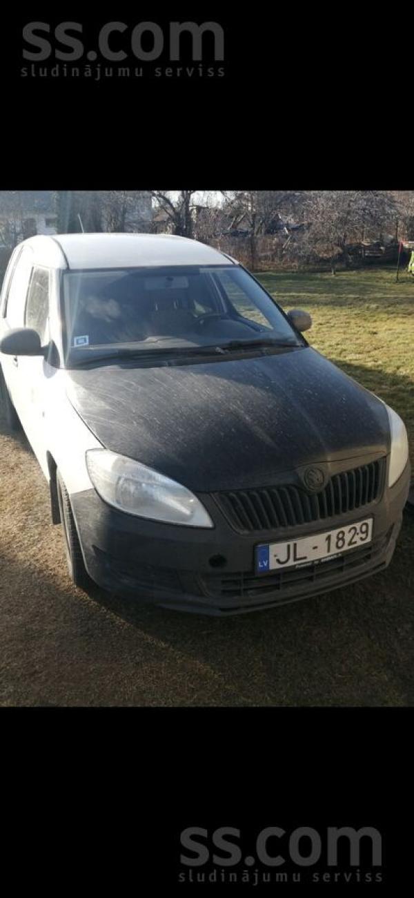 White Skoda Praktik 2013 in Talsi, with an engine capacity of 1.60 L and mileage of 304 thousand km for 600 €, photo 1 on AUTOMOTO.COM.LV