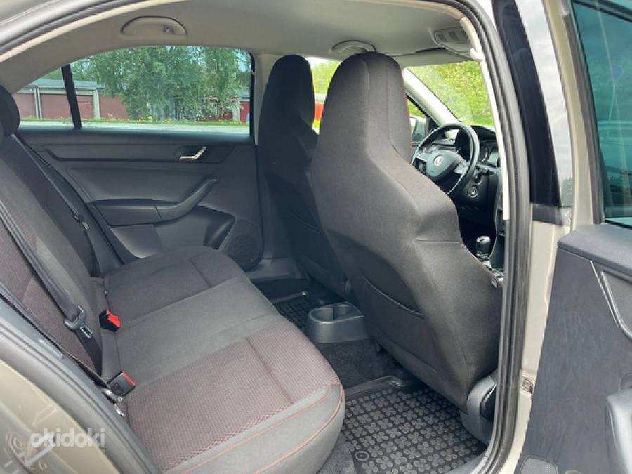 Smilšu krāsa Skoda Rapid 2013 Sillamē, ar dzinēja tilpumu 1.20 L un nobraukumu 220 tūkst. km par 3350 €, foto 8 vietnē AUTOMOTO.COM.LV