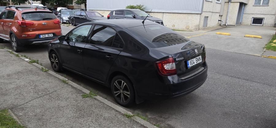 Black Skoda Rapid 2014 in Tallinn, with an engine capacity of 1.20 L and mileage of 336 thousand km for 2439 €, photo 3 on AUTOMOTO.COM.LV