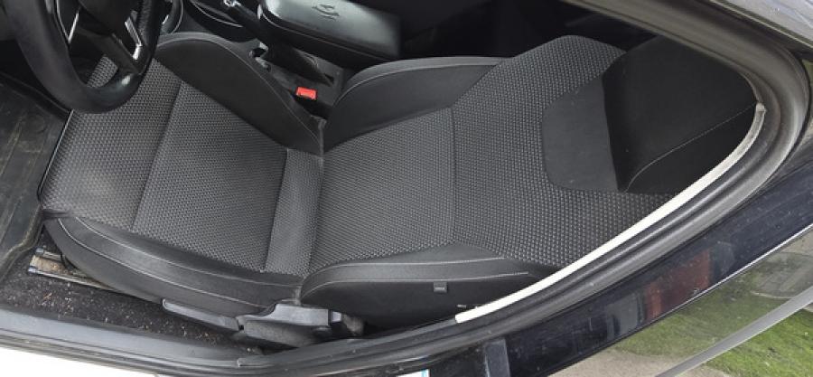 Black Skoda Rapid 2014 in Tallinn, with an engine capacity of 1.20 L and mileage of 336 thousand km for 2439 €, photo 4 on AUTOMOTO.COM.LV