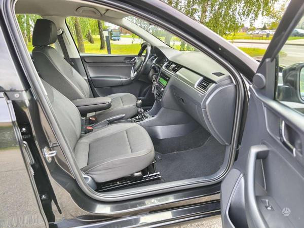 Black Skoda Rapid 2014 in Siauliai, with an engine capacity of 1.60 L and mileage of 299 thousand km for 4200 €, photo 10 on AUTOMOTO.COM.LV
