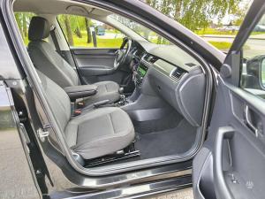 Black Skoda Rapid 2014 in Siauliai, with an engine capacity of 1.60 L and mileage of 299 thousand km for 4200 €, photo 10 on AUTOMOTO.COM.LV
