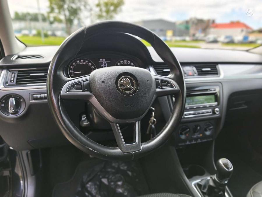 Black Skoda Rapid 2014 in Siauliai, with an engine capacity of 1.60 L and mileage of 299 thousand km for 4200 €, photo 13 on AUTOMOTO.COM.LV