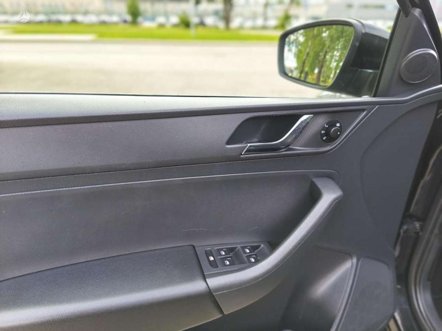Black Skoda Rapid 2014 in Siauliai, with an engine capacity of 1.60 L and mileage of 299 thousand km for 4200 €, photo 15 on AUTOMOTO.COM.LV