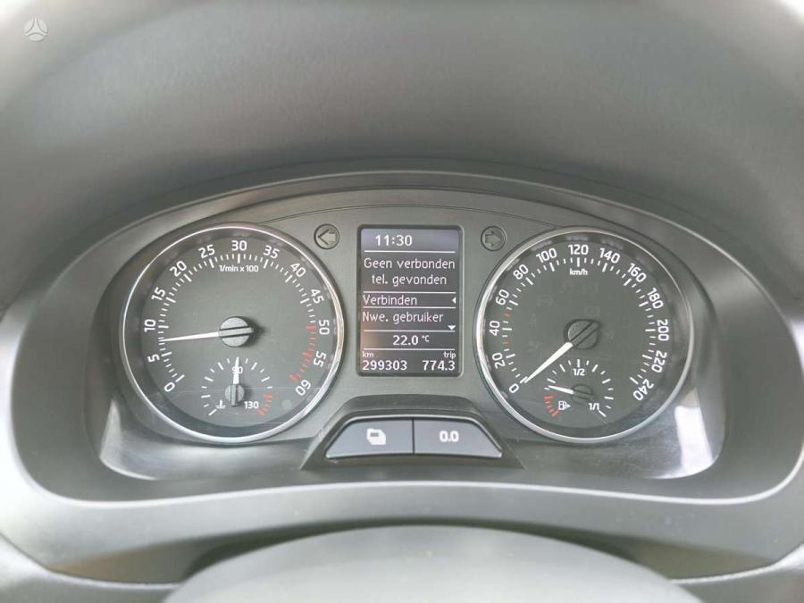 Black Skoda Rapid 2014 in Siauliai, with an engine capacity of 1.60 L and mileage of 299 thousand km for 4200 €, photo 16 on AUTOMOTO.COM.LV