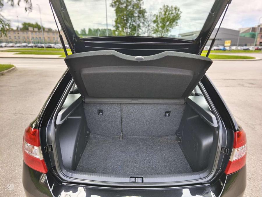 Black Skoda Rapid 2014 in Siauliai, with an engine capacity of 1.60 L and mileage of 299 thousand km for 4200 €, photo 17 on AUTOMOTO.COM.LV