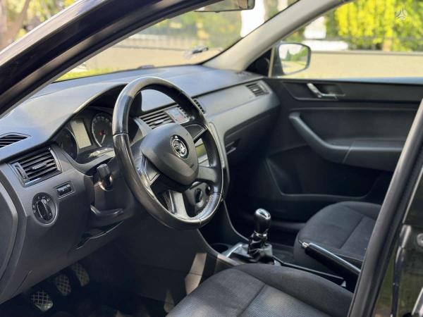 Melns Skoda Rapid 2013 Mažeikiai, ar dzinēja tilpumu 1.20 L un nobraukumu 181 tūkst. km par 3300 €, foto 9 vietnē AUTOMOTO.COM.LV
