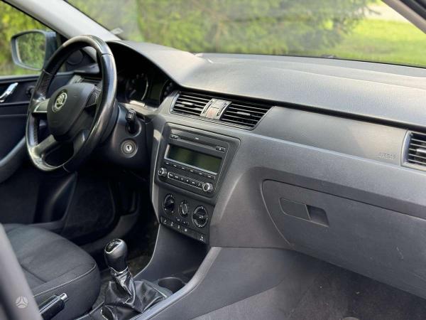 Melns Skoda Rapid 2013 Mažeikiai, ar dzinēja tilpumu 1.20 L un nobraukumu 181 tūkst. km par 3300 €, foto 10 vietnē AUTOMOTO.COM.LV