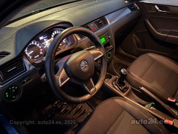 Zils Skoda Rapid 2014 Tallina, ar dzinēja tilpumu 1.60 L un nobraukumu 260 tūkst. km par 3299 €, foto 11 vietnē AUTOMOTO.COM.LV