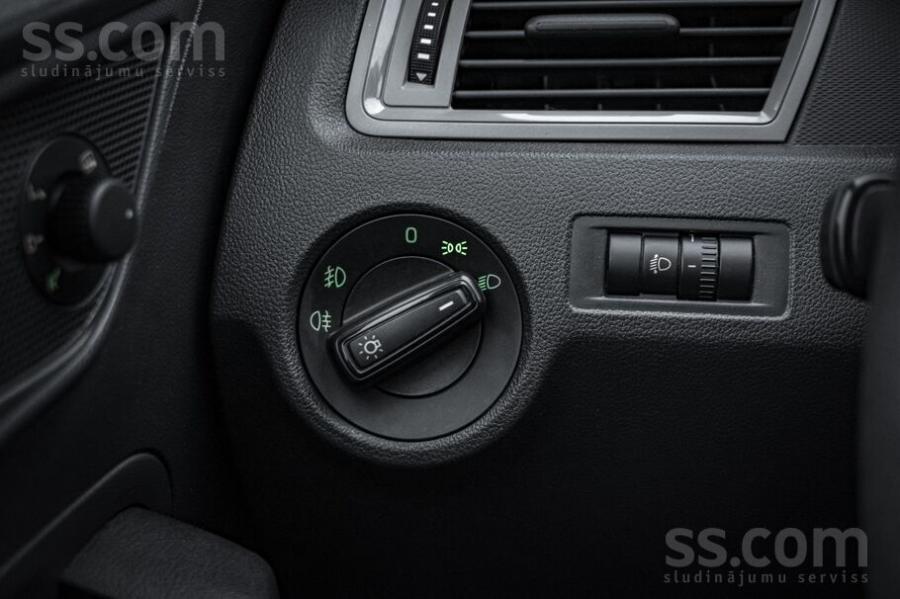 Blue Skoda Rapid 2015 in Riga, with an engine capacity of 1.40 L and mileage of 264 thousand km for 6490 €, photo 27 on AUTOMOTO.COM.LV