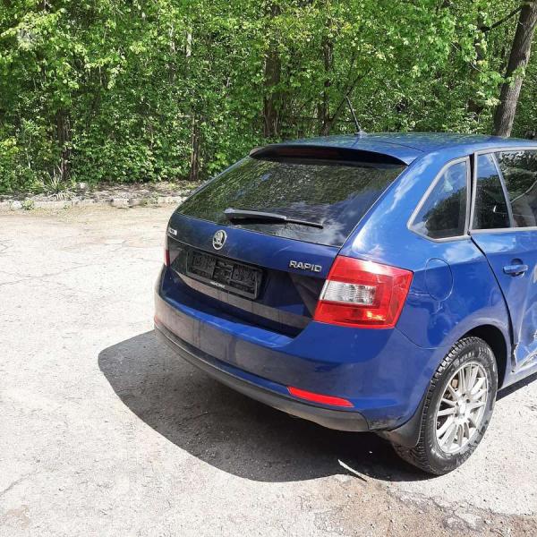 Skoda Rapid 2015 in Kedainiai on AUTOMOTO.COM.LV Blue Skoda Rapid 2015 in Kedainiai, with an engine capacity of 1.20 L and mileage of 186 thousand km for 2299 €, photo 4 on AUTOMOTO.COM.LV