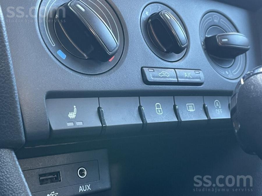 Zils Skoda Rapid 2016 Rīga, ar dzinēja tilpumu 1.20 L un nobraukumu 302 tūkst. km par 4500 €, foto 16 vietnē AUTOMOTO.COM.LV