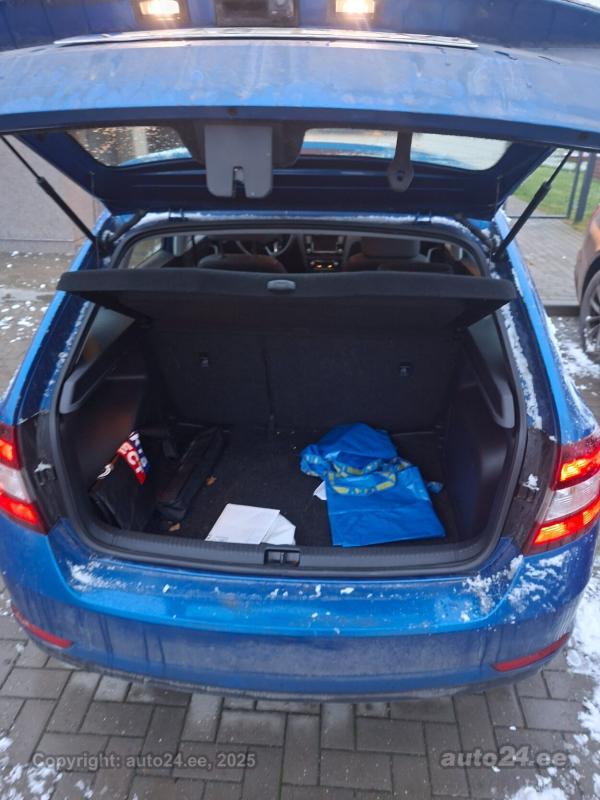 Blue Skoda Rapid 2018 in Tartu, with an engine capacity of 1.40 L and mileage of 44 thousand km for 12000 €, photo 7 on AUTOMOTO.COM.LV