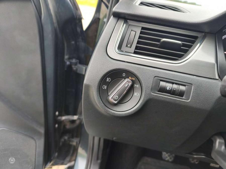 Zils Skoda Rapid 2018 Kauņa, ar dzinēja tilpumu 1.00 L un nobraukumu 167 tūkst. km par 6100 €, foto 23 vietnē AUTOMOTO.COM.LV