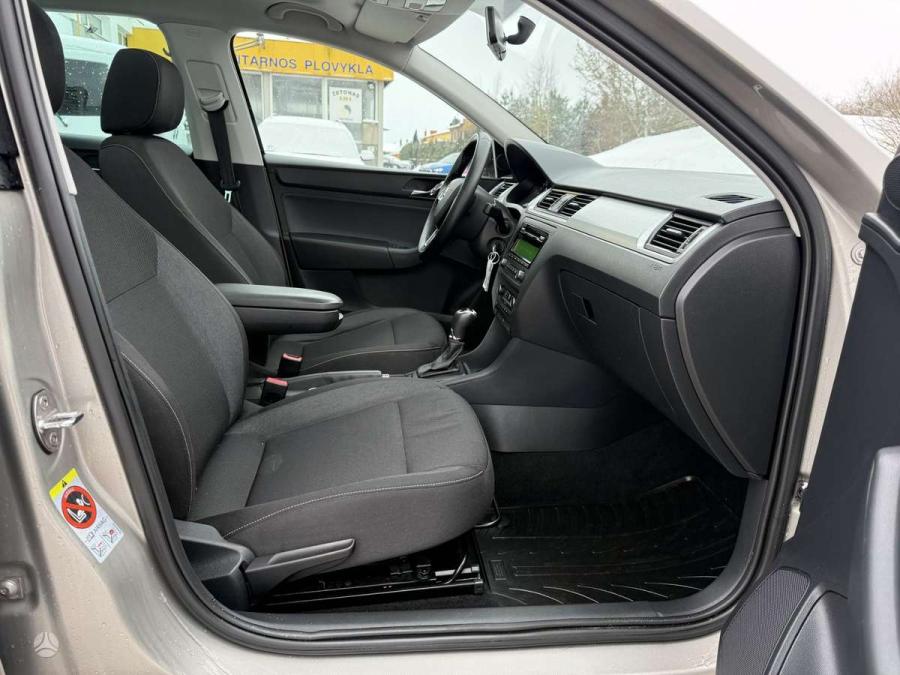 Brūns Skoda Rapid 2013 Panevēža, ar dzinēja tilpumu 1.60 L un nobraukumu 257 tūkst. km par 4990 €, foto 15 vietnē AUTOMOTO.COM.LV
