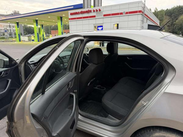 Brown Skoda Rapid 2013 in Vilnius, with an engine capacity of 1.20 L and mileage of 228 thousand km for 2700 €, photo 7 on AUTOMOTO.COM.LV