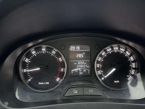 Brown Skoda Rapid 2013 in Vilnius, with an engine capacity of 1.20 L and mileage of 228 thousand km for 2700 €, photo 10 on AUTOMOTO.COM.LV