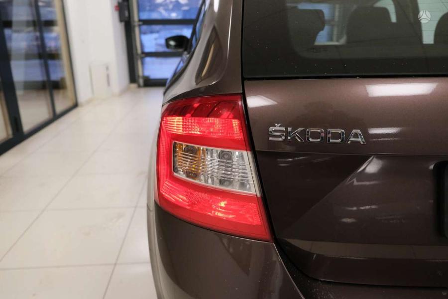 Brown Skoda Rapid 2016 in Vilnius, with an engine capacity of 1.20 L and mileage of 175 thousand km for 6900 €, photo 18 on AUTOMOTO.COM.LV