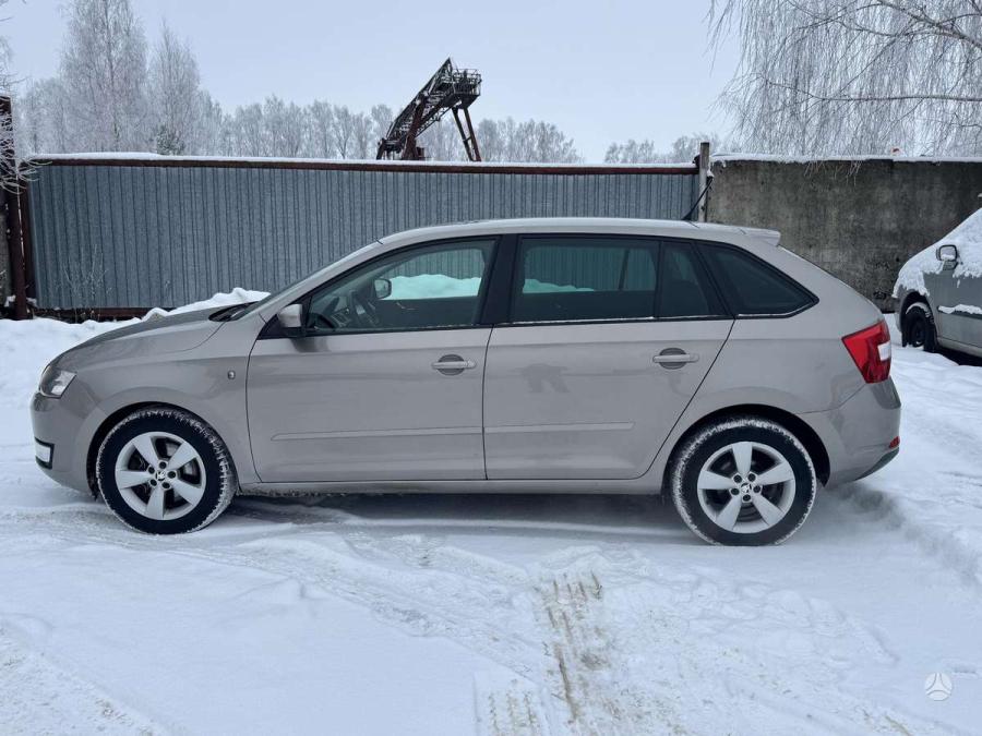 Pelēks Skoda Rapid 2013 Panevēža, ar dzinēja tilpumu 1.60 L un nobraukumu 252 tūkst. km par 4300 €, foto 3 vietnē AUTOMOTO.COM.LV