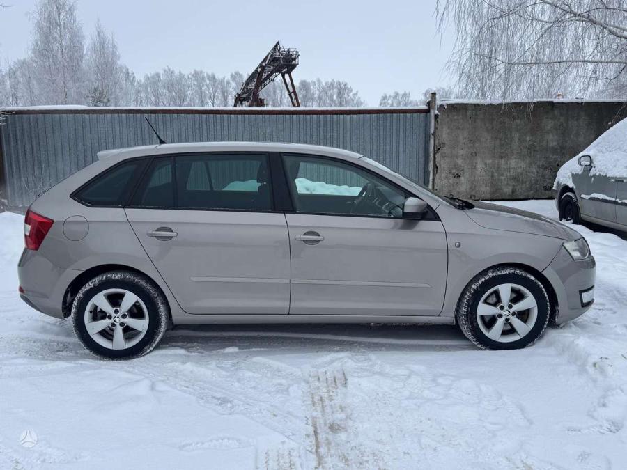 Pelēks Skoda Rapid 2013 Panevēža, ar dzinēja tilpumu 1.60 L un nobraukumu 252 tūkst. km par 4300 €, foto 4 vietnē AUTOMOTO.COM.LV