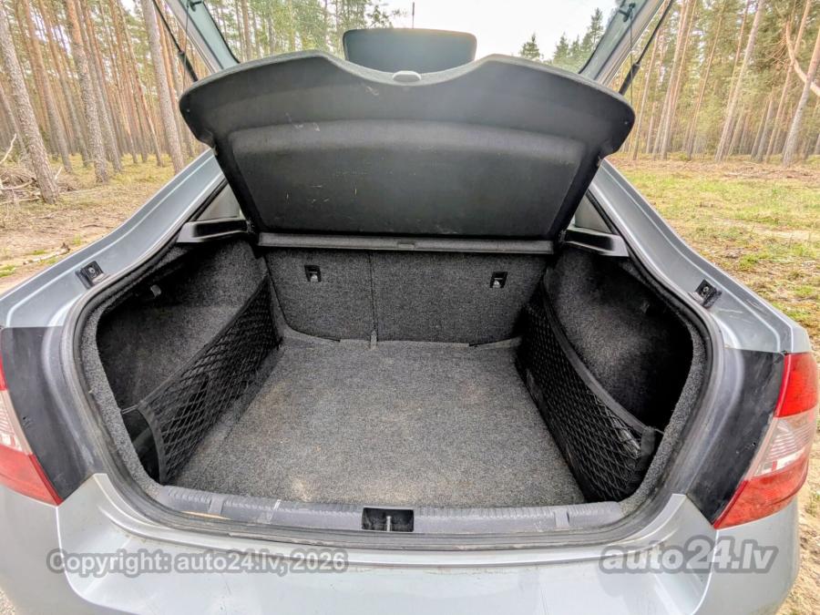 Pelēks Skoda Rapid 2013 Tallina, ar dzinēja tilpumu 1.40 L un nobraukumu 258 tūkst. km par 3900 €, foto 9 vietnē AUTOMOTO.COM.LV