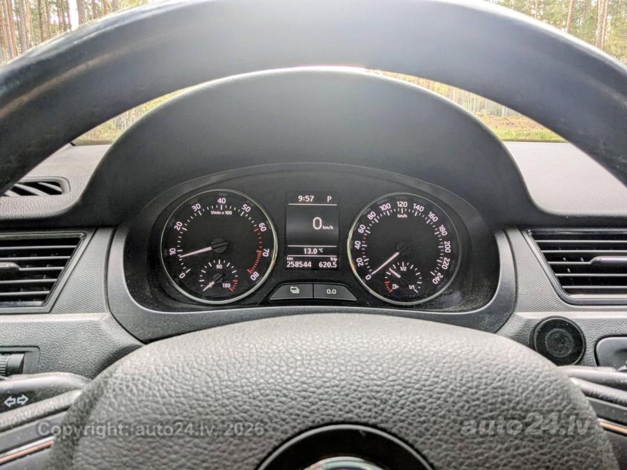 Pelēks Skoda Rapid 2013 Tallina, ar dzinēja tilpumu 1.40 L un nobraukumu 258 tūkst. km par 3900 €, foto 10 vietnē AUTOMOTO.COM.LV