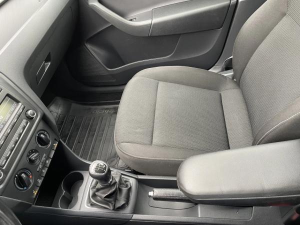 Grey Skoda Rapid 2013 in Riga, with an engine capacity of 1.60 L and mileage of 274 thousand km for 4450 €, photo 7 on AUTOMOTO.COM.LV
