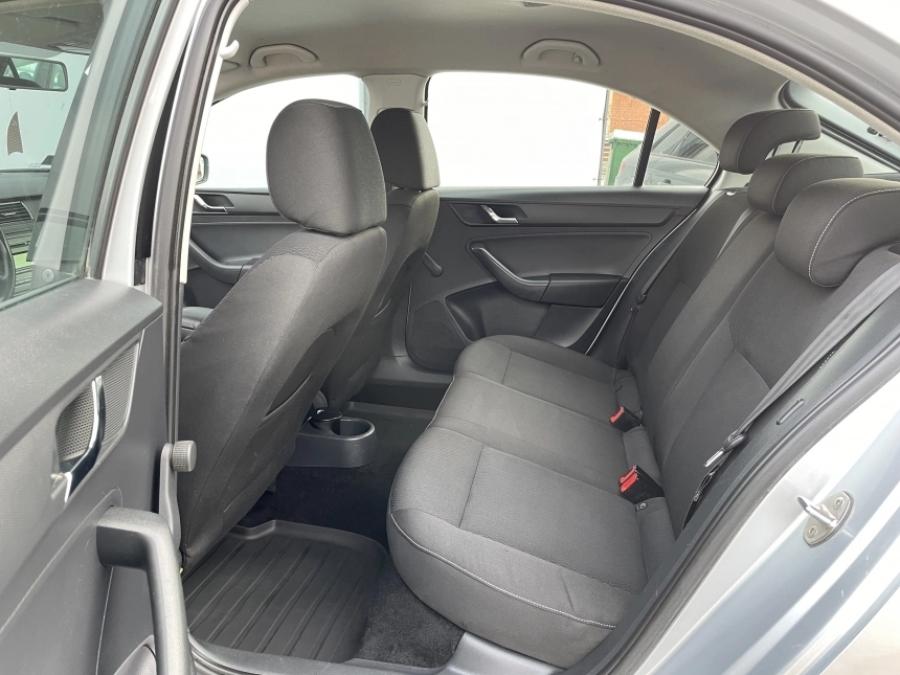 Pelēks Skoda Rapid 2013 Rīga, ar dzinēja tilpumu 1.60 L un nobraukumu 274 tūkst. km par 4450 €, foto 30 vietnē AUTOMOTO.COM.LV